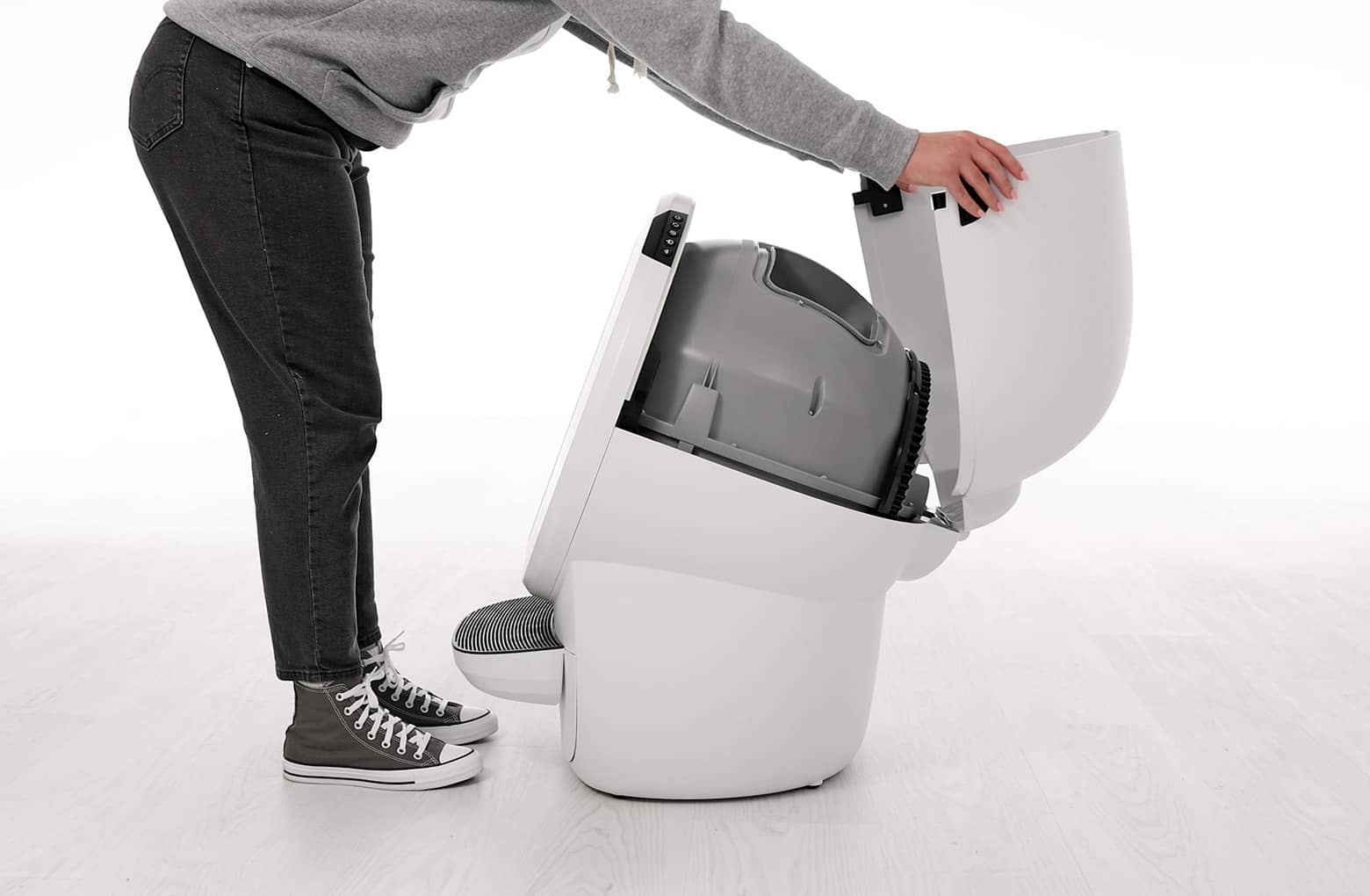 Litter-Robot 4 Yellow Flashing Bonnet Removed | Litter-Robot